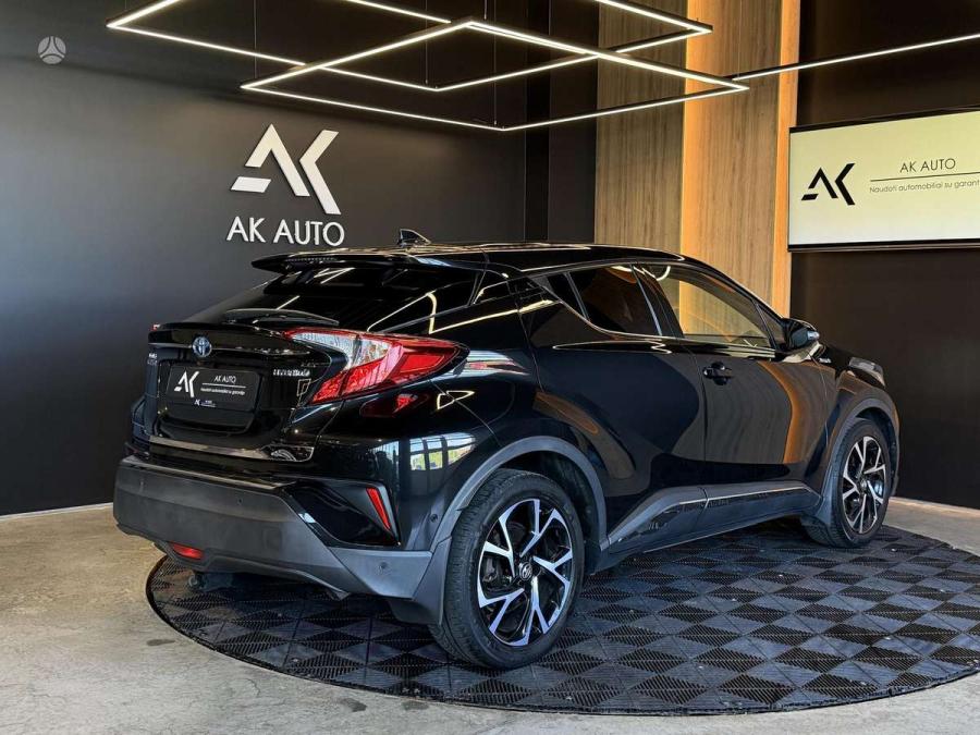 Черный Тойота C-HR 2017 в Каунас, объемом двигателя 1.80 л и пробегом 124 тыс. км за 17990 €, фото 13 на AUTOMOTO.COM.LV