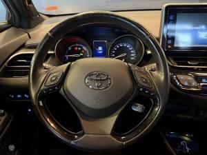 Черный Тойота C-HR 2017 в Каунас, объемом двигателя 1.80 л и пробегом 124 тыс. км за 17990 €, фото 15 на AUTOMOTO.COM.LV