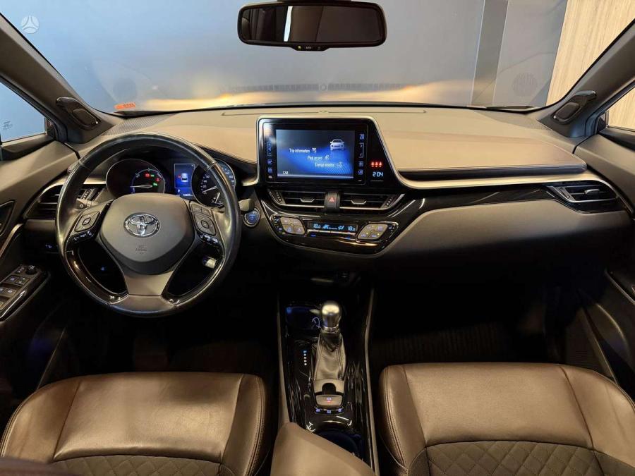 Черный Тойота C-HR 2017 в Каунас, объемом двигателя 1.80 л и пробегом 124 тыс. км за 17990 €, фото 17 на AUTOMOTO.COM.LV