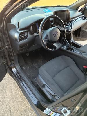 Melns Toyota C-HR 2017 Rīga, ar dzinēja tilpumu 1.20 L un nobraukumu 140 tūkst. km par 16999 €, foto 4 vietnē AUTOMOTO.COM.LV