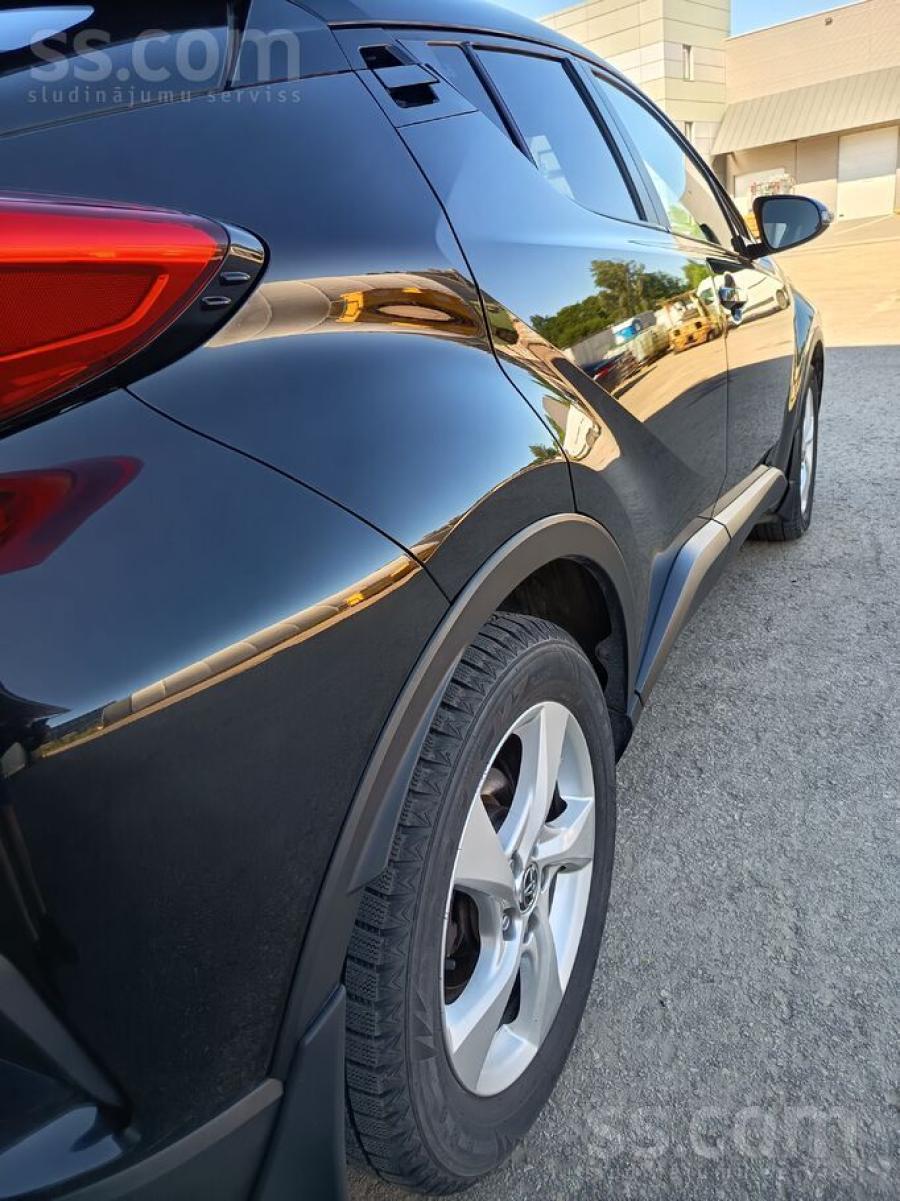 Melns Toyota C-HR 2017 Rīga, ar dzinēja tilpumu 1.20 L un nobraukumu 140 tūkst. km par 16999 €, foto 7 vietnē AUTOMOTO.COM.LV
