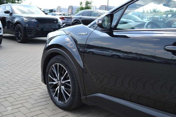 Melns Toyota C-HR 2017 Viļņa, ar dzinēja tilpumu 1.80 L un nobraukumu 151 tūkst. km par 17000 €, foto 6 vietnē AUTOMOTO.COM.LV