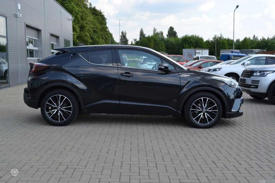 Черный Тойота C-HR 2017 в Вильнюс, объемом двигателя 1.80 л и пробегом 151 тыс. км за 17000 €, фото 17 на AUTOMOTO.COM.LV