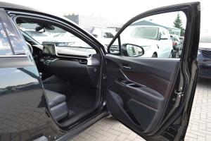Черный Тойота C-HR 2017 в Вильнюс, объемом двигателя 1.80 л и пробегом 151 тыс. км за 17000 €, фото 18 на AUTOMOTO.COM.LV