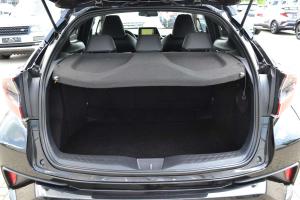 Черный Тойота C-HR 2017 в Вильнюс, объемом двигателя 1.80 л и пробегом 151 тыс. км за 17000 €, фото 27 на AUTOMOTO.COM.LV
