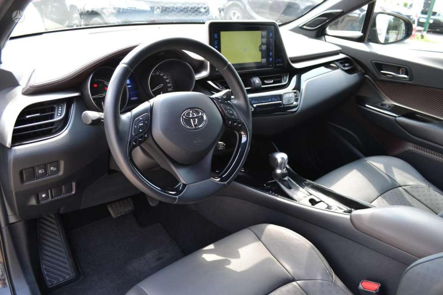 Черный Тойота C-HR 2017 в Вильнюс, объемом двигателя 1.80 л и пробегом 151 тыс. км за 17000 €, фото 35 на AUTOMOTO.COM.LV