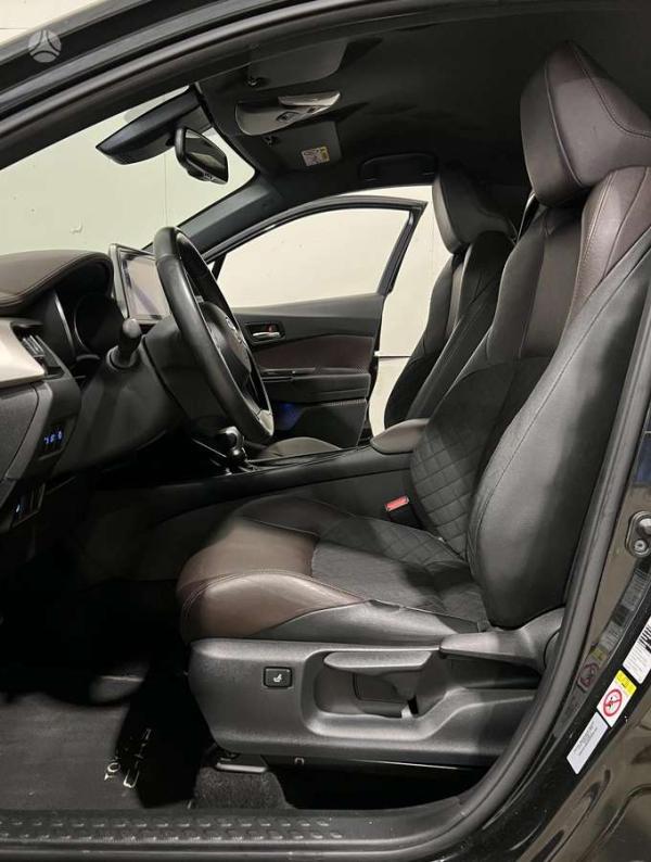 Melns Toyota C-HR 2017 Klaipėda, ar dzinēja tilpumu 1.80 L un nobraukumu 173 tūkst. km par 14500 €, foto 6 vietnē AUTOMOTO.COM.LV