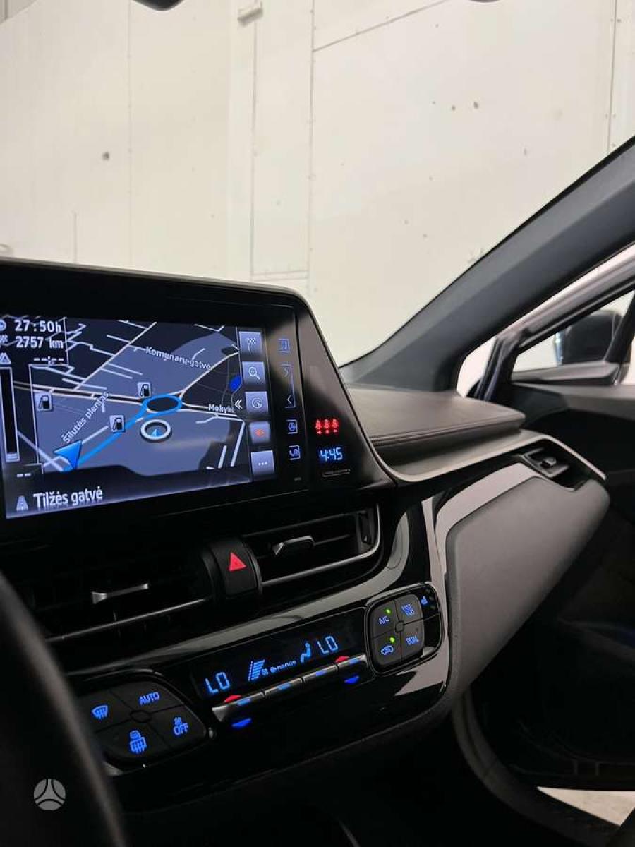 Черный Тойота C-HR 2017 в Клайпеда, объемом двигателя 1.80 л и пробегом 173 тыс. км за 14500 €, фото 13 на AUTOMOTO.COM.LV