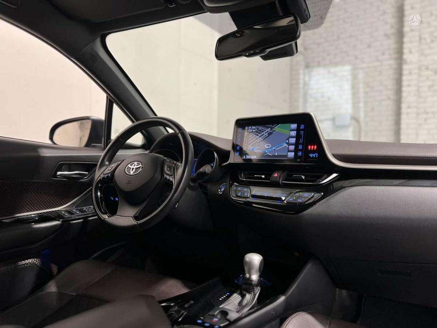 Черный Тойота C-HR 2017 в Клайпеда, объемом двигателя 1.80 л и пробегом 173 тыс. км за 14500 €, фото 14 на AUTOMOTO.COM.LV