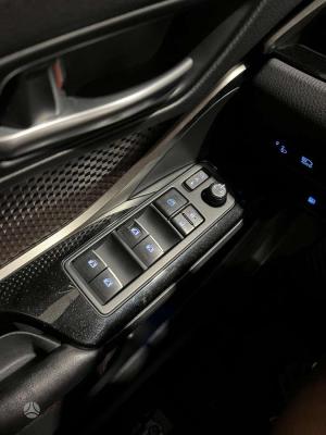 Черный Тойота C-HR 2017 в Клайпеда, объемом двигателя 1.80 л и пробегом 173 тыс. км за 14500 €, фото 15 на AUTOMOTO.COM.LV