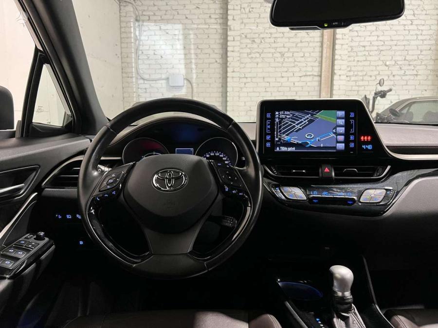 Черный Тойота C-HR 2017 в Клайпеда, объемом двигателя 1.80 л и пробегом 173 тыс. км за 14500 €, фото 18 на AUTOMOTO.COM.LV