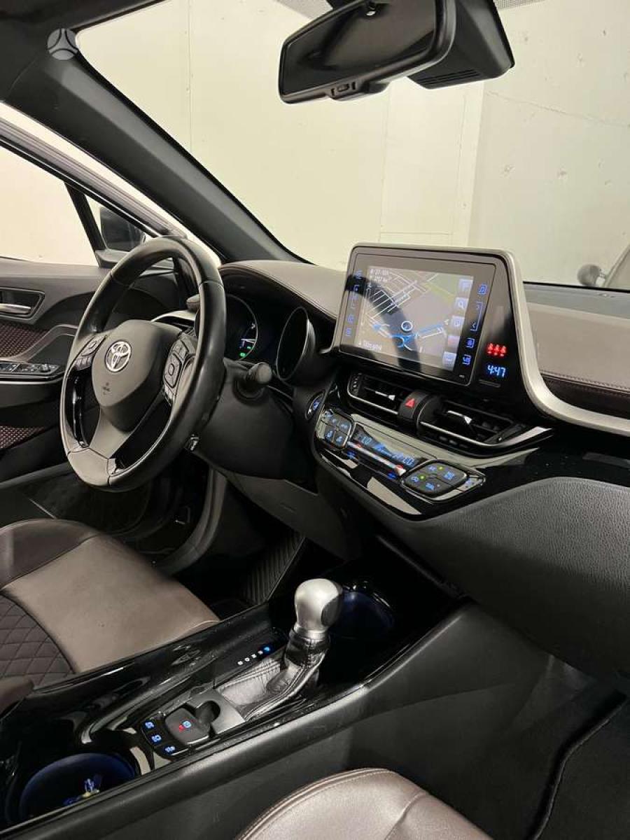 Черный Тойота C-HR 2017 в Клайпеда, объемом двигателя 1.80 л и пробегом 173 тыс. км за 14500 €, фото 21 на AUTOMOTO.COM.LV