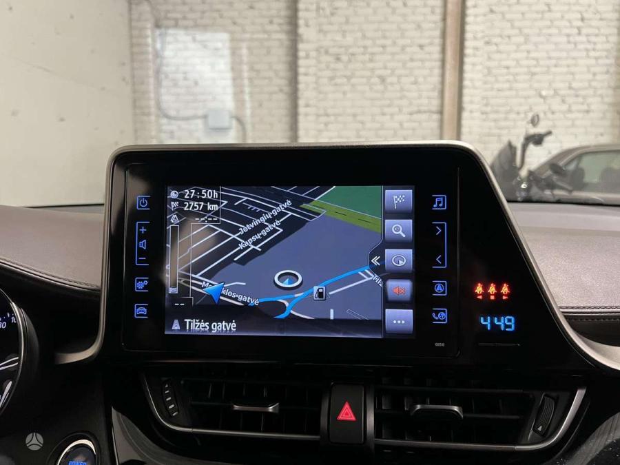 Черный Тойота C-HR 2017 в Клайпеда, объемом двигателя 1.80 л и пробегом 173 тыс. км за 14500 €, фото 23 на AUTOMOTO.COM.LV