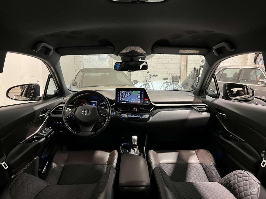 Черный Тойота C-HR 2017 в Клайпеда, объемом двигателя 1.80 л и пробегом 173 тыс. км за 14500 €, фото 29 на AUTOMOTO.COM.LV