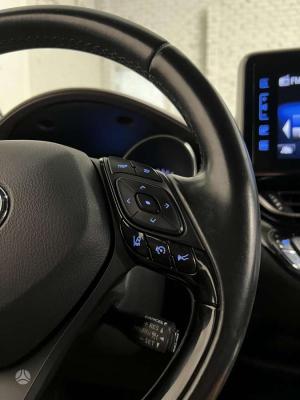 Черный Тойота C-HR 2017 в Клайпеда, объемом двигателя 1.80 л и пробегом 173 тыс. км за 14500 €, фото 31 на AUTOMOTO.COM.LV