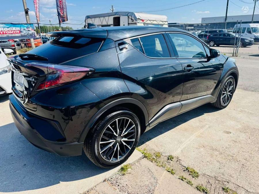Melns Toyota C-HR 2017 Kauņa, ar dzinēja tilpumu 1.80 L un nobraukumu 155 tūkst. km par 16200 €, foto 5 vietnē AUTOMOTO.COM.LV
