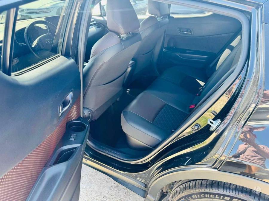 Melns Toyota C-HR 2017 Kauņa, ar dzinēja tilpumu 1.80 L un nobraukumu 155 tūkst. km par 16200 €, foto 9 vietnē AUTOMOTO.COM.LV