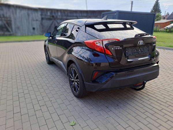 Черный Тойота C-HR 2017 в Укмерге, объемом двигателя 1.80 л и пробегом 248 тыс. км за 12780 €, фото 6 на AUTOMOTO.COM.LV