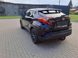 Black Toyota C-HR 2017 in Ukmerge, with an engine capacity of 1.80 L and mileage of 248 thousand km for 12780 €, photo 7 on AUTOMOTO.COM.LV