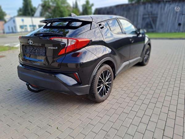Черный Тойота C-HR 2017 в Укмерге, объемом двигателя 1.80 л и пробегом 248 тыс. км за 12780 €, фото 8 на AUTOMOTO.COM.LV