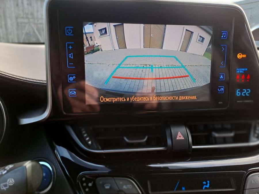 Black Toyota C-HR 2017 in Ukmerge, with an engine capacity of 1.80 L and mileage of 248 thousand km for 12780 €, photo 15 on AUTOMOTO.COM.LV