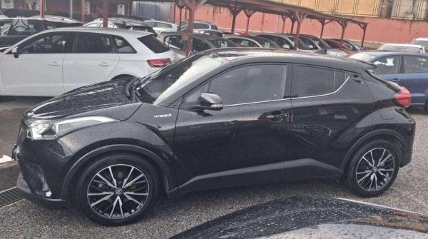 Черный Тойота C-HR 2017 в Вильнюс, объемом двигателя 1.80 л и пробегом 175 тыс. км за 16777 €, фото 1 на AUTOMOTO.COM.LV
