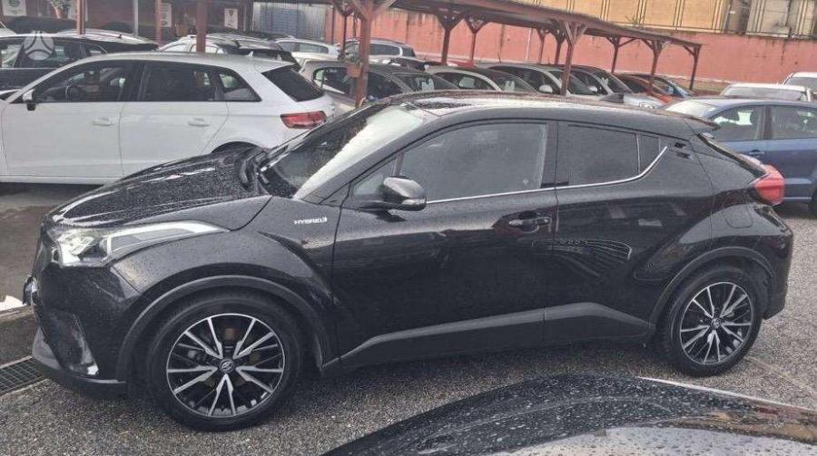 Черный Тойота C-HR 2017 в Вильнюс, объемом двигателя 1.80 л и пробегом 175 тыс. км за 16777 €, фото 1 на AUTOMOTO.COM.LV