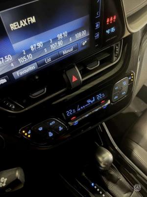 Черный Тойота C-HR 2017 в Клайпеда, объемом двигателя 1.80 л и пробегом 177 тыс. км за 16000 €, фото 5 на AUTOMOTO.COM.LV