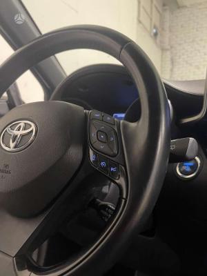 Черный Тойота C-HR 2017 в Клайпеда, объемом двигателя 1.80 л и пробегом 177 тыс. км за 16000 €, фото 12 на AUTOMOTO.COM.LV