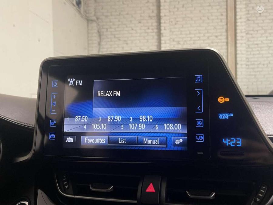 Черный Тойота C-HR 2017 в Клайпеда, объемом двигателя 1.80 л и пробегом 177 тыс. км за 16000 €, фото 17 на AUTOMOTO.COM.LV