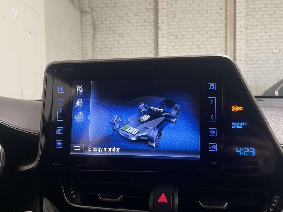 Черный Тойота C-HR 2017 в Клайпеда, объемом двигателя 1.80 л и пробегом 177 тыс. км за 16000 €, фото 18 на AUTOMOTO.COM.LV