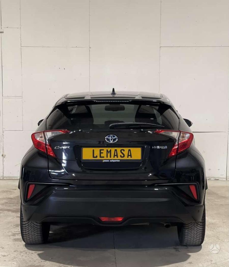 Черный Тойота C-HR 2017 в Клайпеда, объемом двигателя 1.80 л и пробегом 177 тыс. км за 16000 €, фото 29 на AUTOMOTO.COM.LV