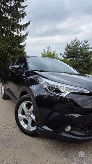 Melns Toyota C-HR 2017 Kauņa, ar dzinēja tilpumu 1.80 L un nobraukumu 134 tūkst. km par 14900 €, foto 3 vietnē AUTOMOTO.COM.LV