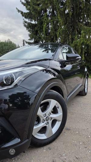 Melns Toyota C-HR 2017 Kauņa, ar dzinēja tilpumu 1.80 L un nobraukumu 134 tūkst. km par 14900 €, foto 5 vietnē AUTOMOTO.COM.LV