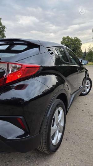 Melns Toyota C-HR 2017 Kauņa, ar dzinēja tilpumu 1.80 L un nobraukumu 134 tūkst. km par 14900 €, foto 7 vietnē AUTOMOTO.COM.LV