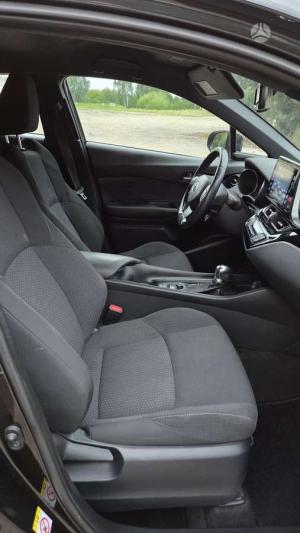 Melns Toyota C-HR 2017 Kauņa, ar dzinēja tilpumu 1.80 L un nobraukumu 134 tūkst. km par 14900 €, foto 18 vietnē AUTOMOTO.COM.LV