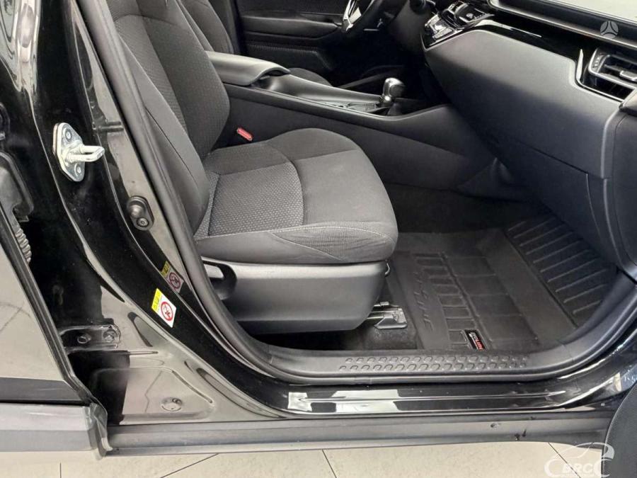 Melns Toyota C-HR 2017 Viļņa, ar dzinēja tilpumu 1.80 L un nobraukumu 149 tūkst. km par 15500 €, foto 8 vietnē AUTOMOTO.COM.LV
