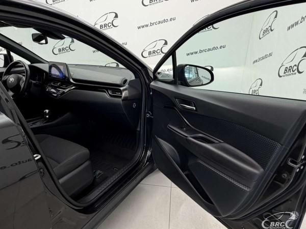 Black Toyota C-HR 2017 in Vilnius, with an engine capacity of 1.80 L and mileage of 149 thousand km for 15500 €, photo 9 on AUTOMOTO.COM.LV