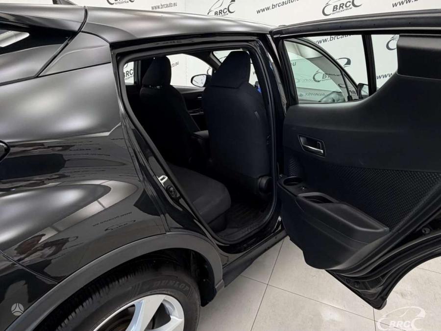 Melns Toyota C-HR 2017 Viļņa, ar dzinēja tilpumu 1.80 L un nobraukumu 149 tūkst. km par 15500 €, foto 14 vietnē AUTOMOTO.COM.LV