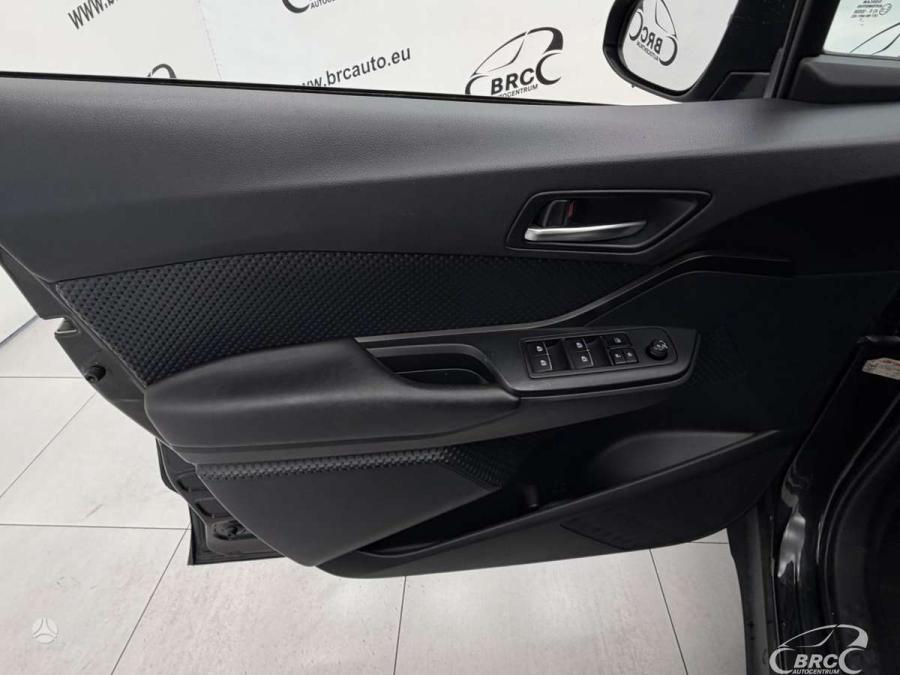 Melns Toyota C-HR 2017 Viļņa, ar dzinēja tilpumu 1.80 L un nobraukumu 149 tūkst. km par 15500 €, foto 22 vietnē AUTOMOTO.COM.LV