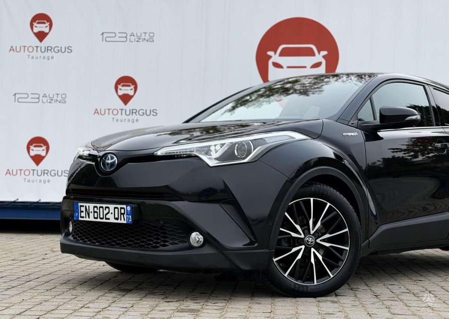 Black Toyota C-HR 2017 in Taurage, with an engine capacity of 1.80 L and mileage of 168 thousand km for 14800 €, photo 11 on AUTOMOTO.COM.LV