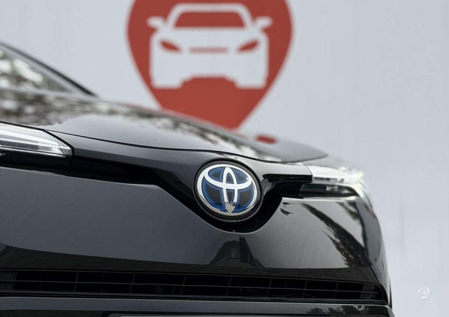 Black Toyota C-HR 2017 in Taurage, with an engine capacity of 1.80 L and mileage of 168 thousand km for 14800 €, photo 15 on AUTOMOTO.COM.LV