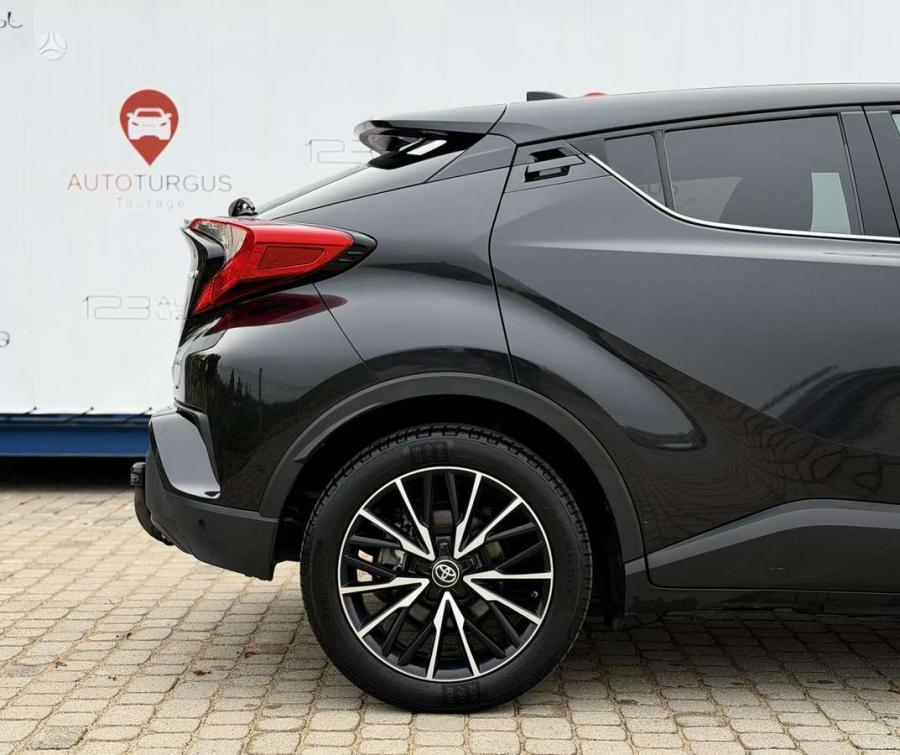 Black Toyota C-HR 2017 in Taurage, with an engine capacity of 1.80 L and mileage of 168 thousand km for 14800 €, photo 18 on AUTOMOTO.COM.LV