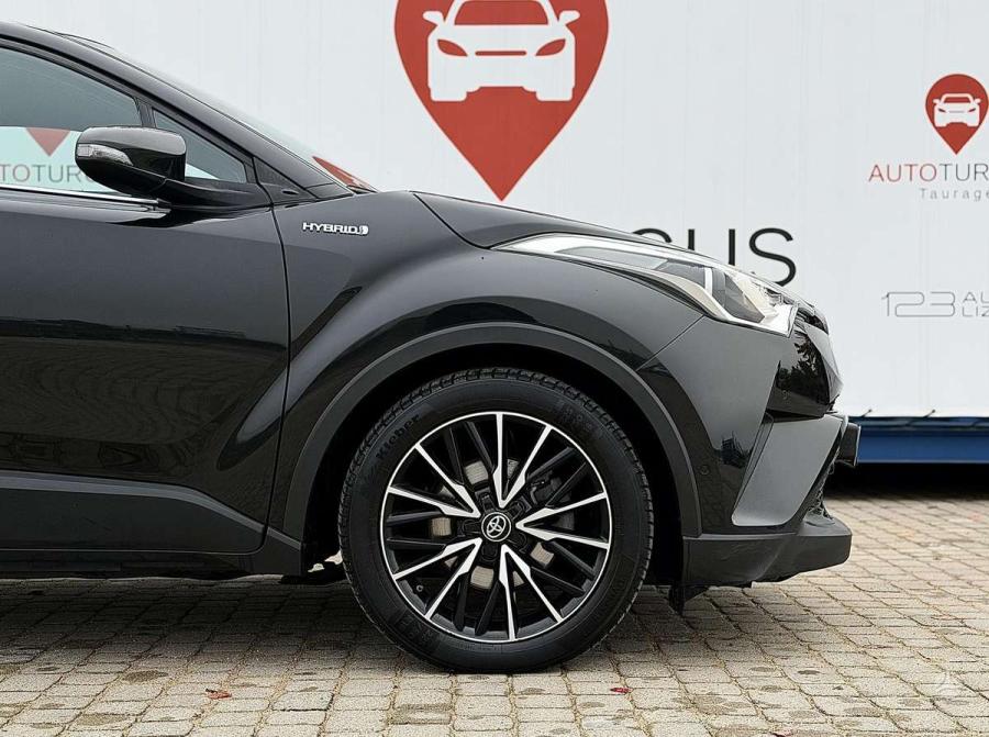 Black Toyota C-HR 2017 in Taurage, with an engine capacity of 1.80 L and mileage of 168 thousand km for 14800 €, photo 19 on AUTOMOTO.COM.LV