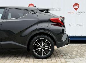 Black Toyota C-HR 2017 in Taurage, with an engine capacity of 1.80 L and mileage of 168 thousand km for 14800 €, photo 21 on AUTOMOTO.COM.LV