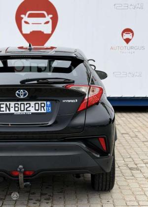 Black Toyota C-HR 2017 in Taurage, with an engine capacity of 1.80 L and mileage of 168 thousand km for 14800 €, photo 24 on AUTOMOTO.COM.LV