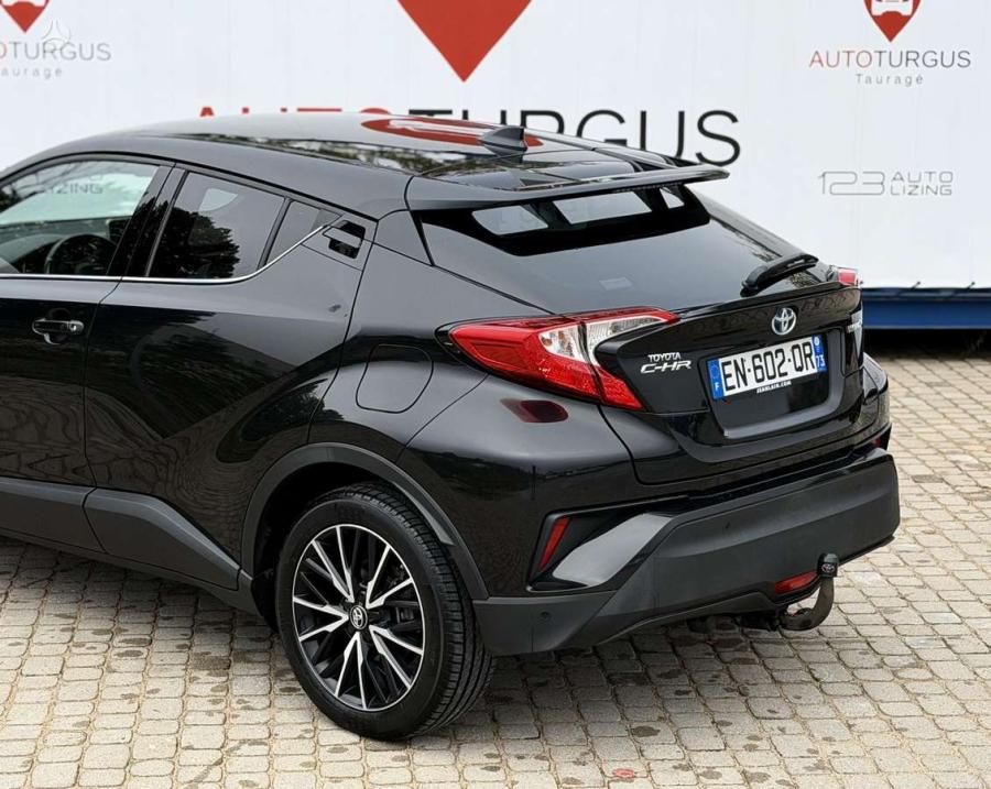 Black Toyota C-HR 2017 in Taurage, with an engine capacity of 1.80 L and mileage of 168 thousand km for 14800 €, photo 27 on AUTOMOTO.COM.LV