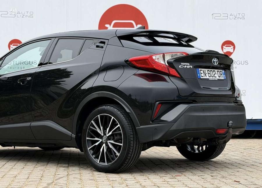 Black Toyota C-HR 2017 in Taurage, with an engine capacity of 1.80 L and mileage of 168 thousand km for 14800 €, photo 31 on AUTOMOTO.COM.LV