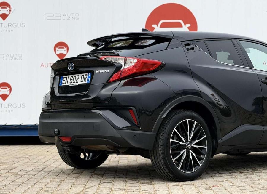Black Toyota C-HR 2017 in Taurage, with an engine capacity of 1.80 L and mileage of 168 thousand km for 14800 €, photo 33 on AUTOMOTO.COM.LV