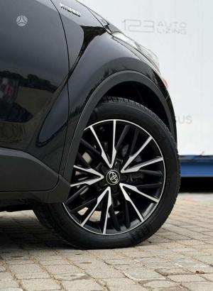 Black Toyota C-HR 2017 in Taurage, with an engine capacity of 1.80 L and mileage of 168 thousand km for 14800 €, photo 34 on AUTOMOTO.COM.LV